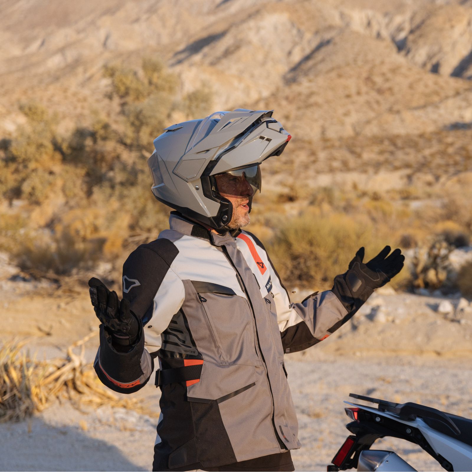 HJC i80 - Helmet House