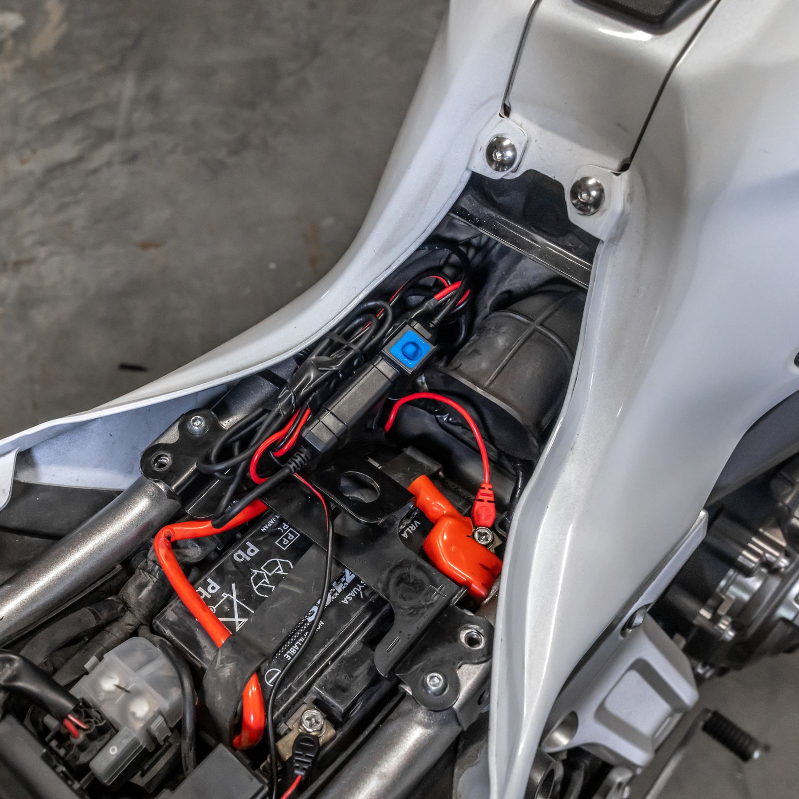 Quad Lock Waterproof 12V to USB Smart Adaptor - Helmet House