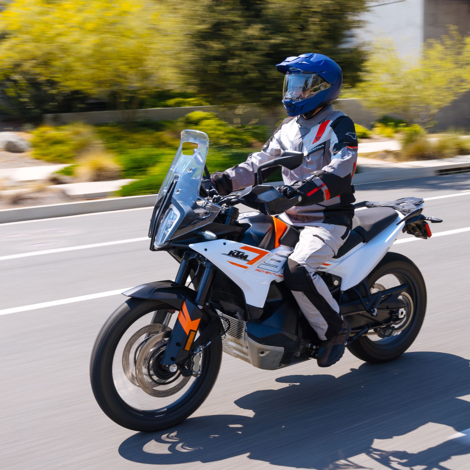 HJC i80 - Helmet House