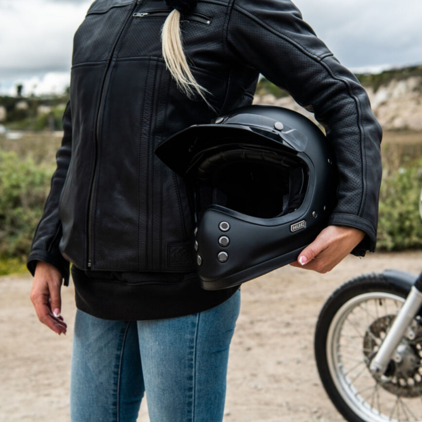 HJC V60 - Helmet House