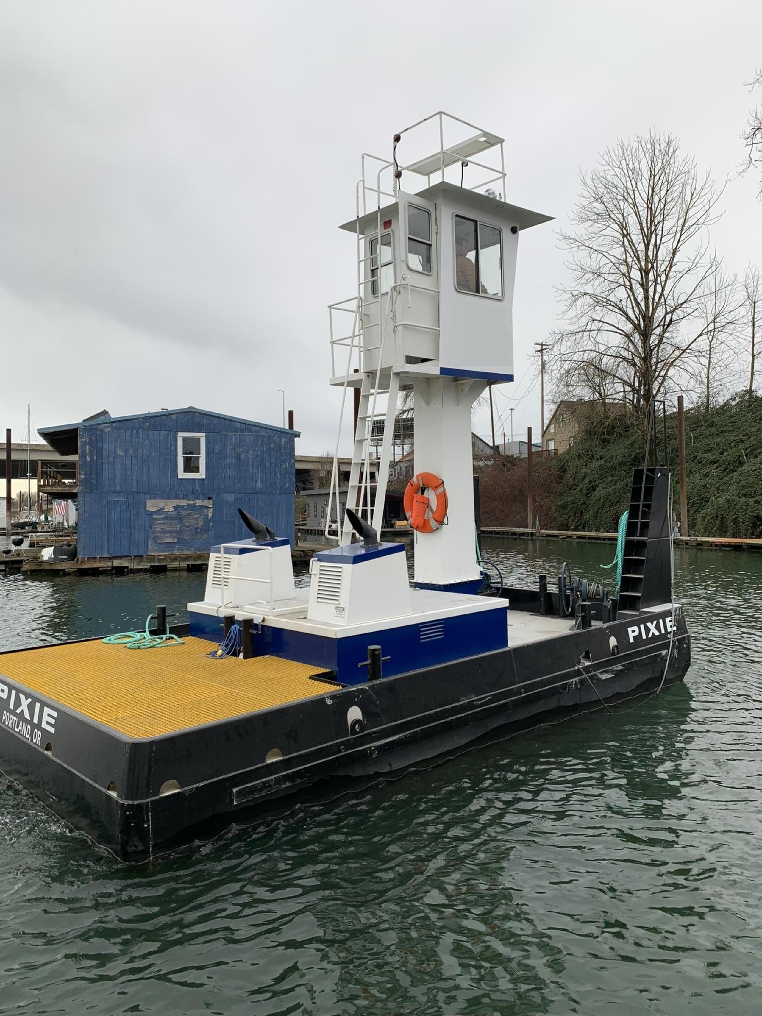 Tugs & Work Boats | Tug Pixie